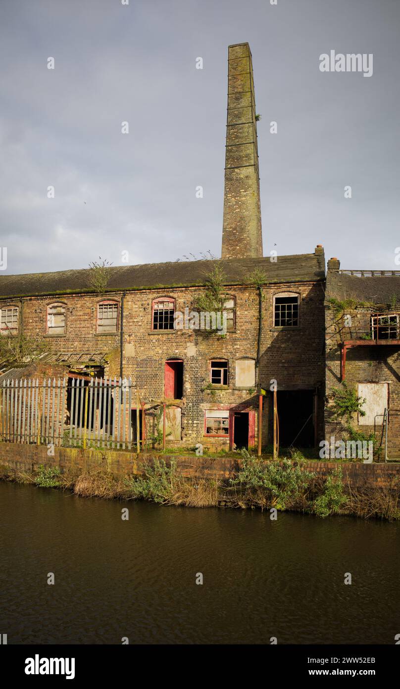Bottle Kilns and derelict pottery buildings at Middleport and Longport ...