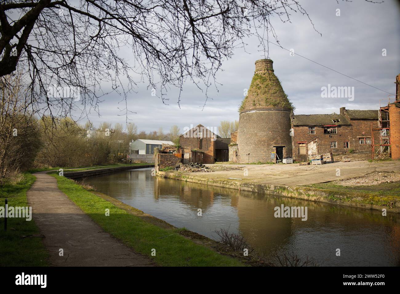 Bottle Kilns and derelict pottery buildings at Middleport and Longport ...