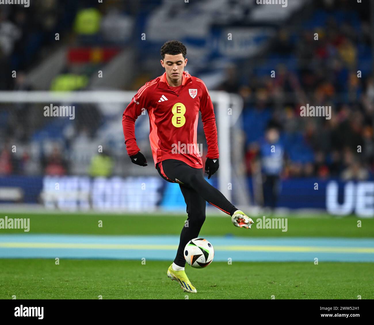 Cardiff, UK. 21st Mar, 2024. Brennan Johnson of Wales warms up ahead of ...
