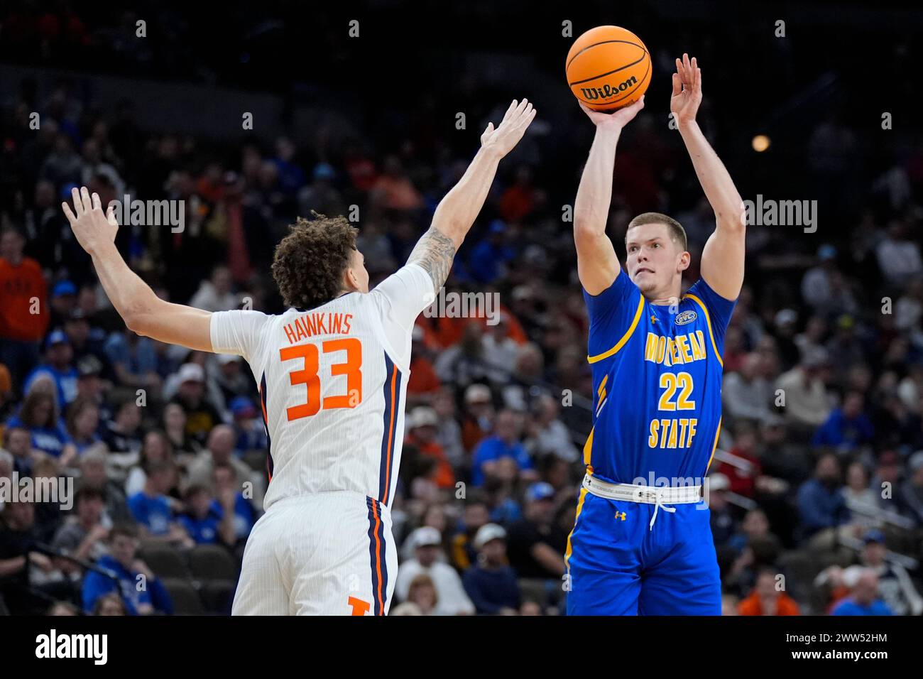 Morehead State guard Riley Minix (22) shoots over Illinois forward ...