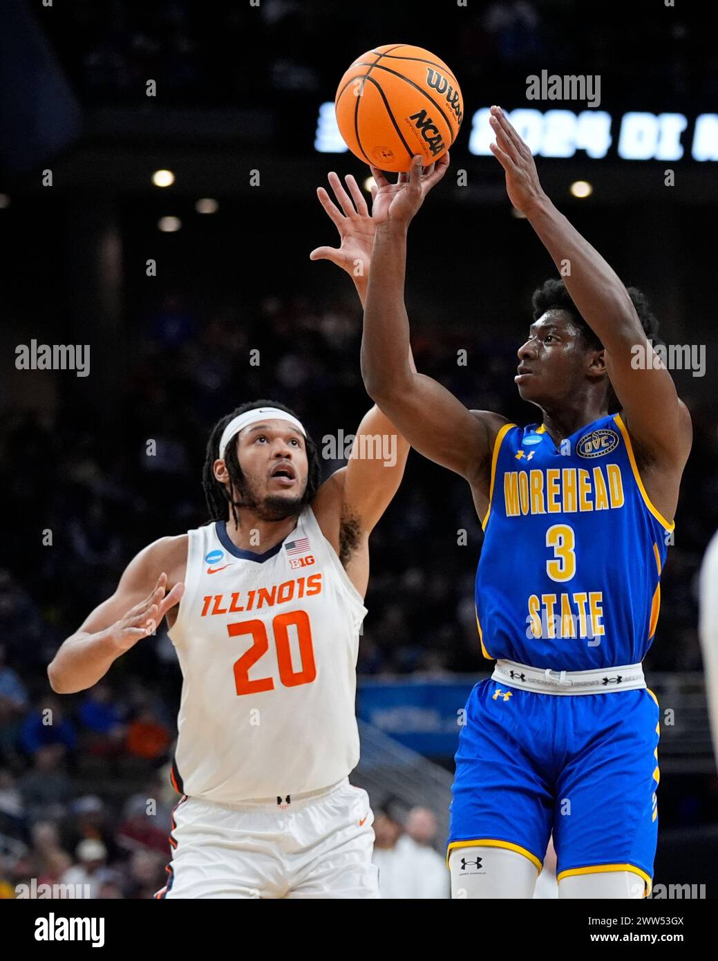 Morehead State guard Drew Thelwell (3) shoots over Illinois forward Ty ...