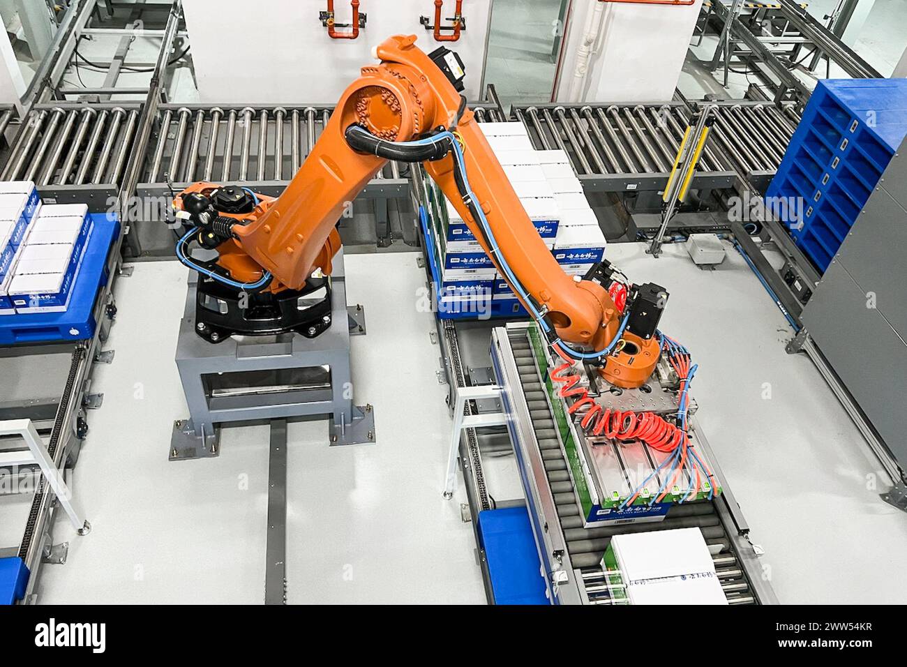 China. 06th Dec, 2023. Robots in use in the Yunnan Baiyao factory of ...