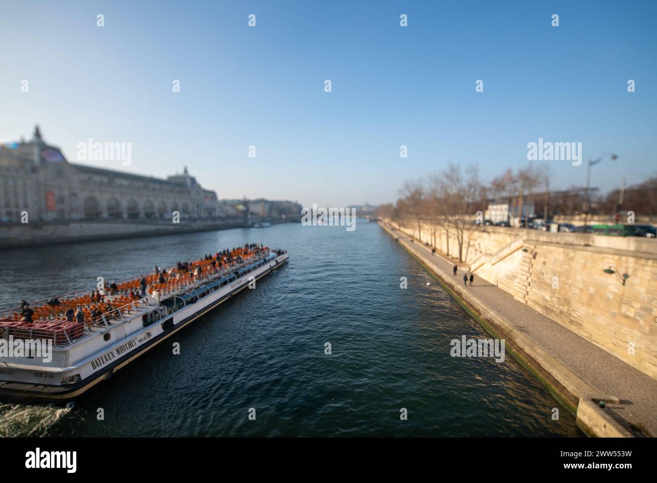 Paris bateau mouche sightseeing river seine cruise boat hi-res stock ...