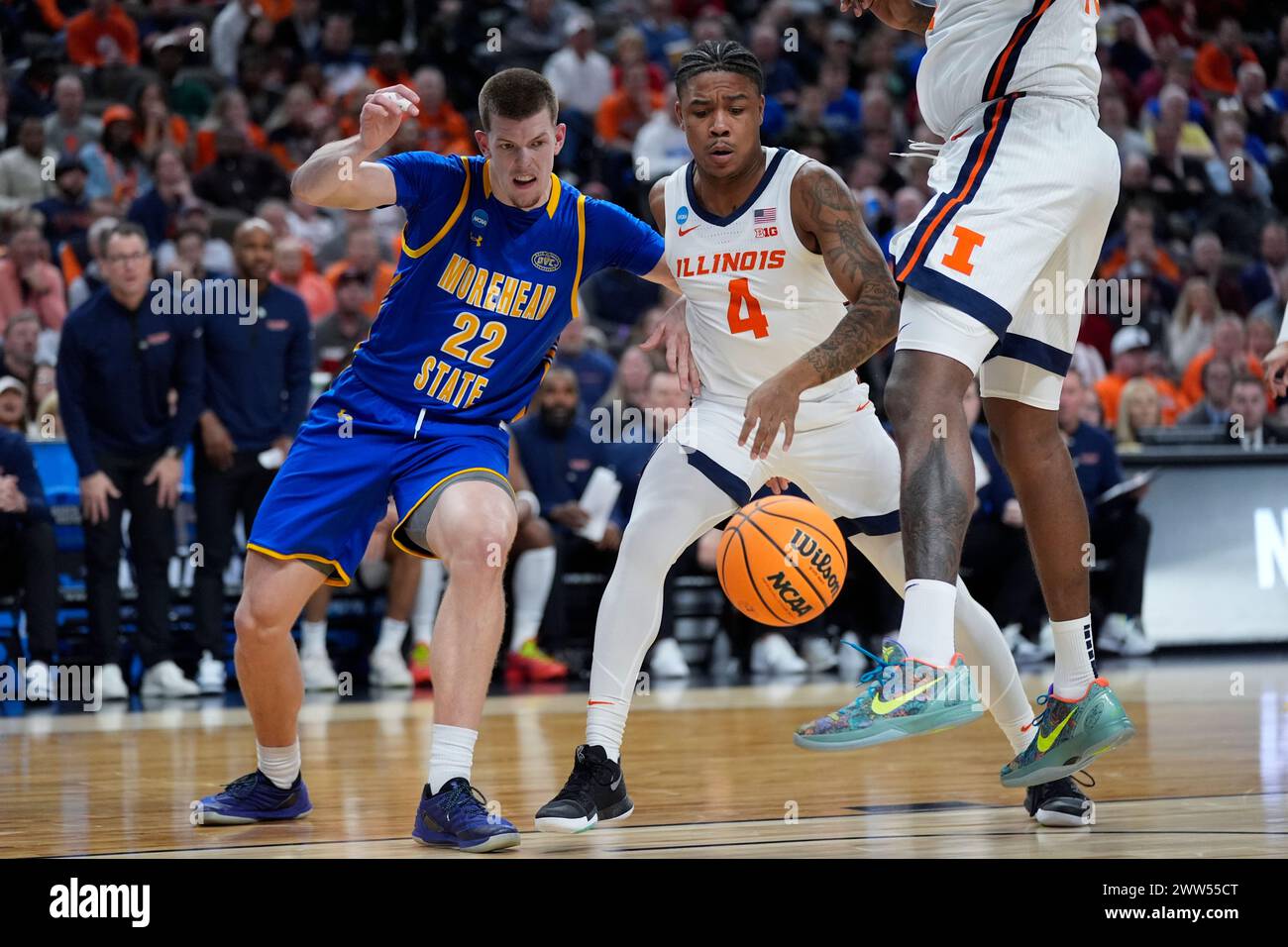Morehead State guard Riley Minix (22) and Illinois guard Justin Harmon ...