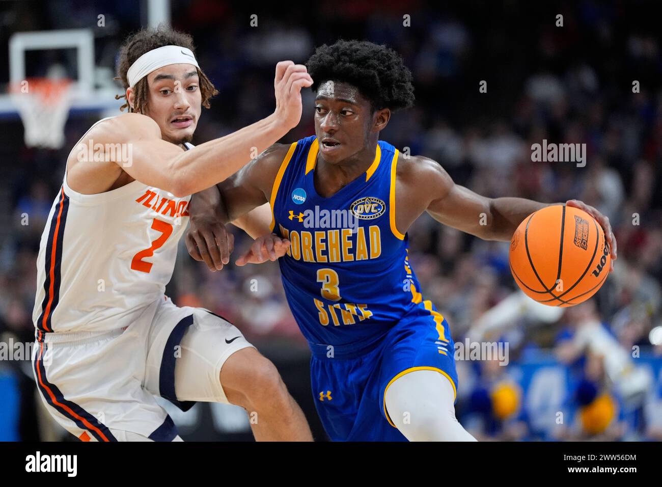 Morehead State guard Drew Thelwell (3) drives on Illinois guard Dra ...
