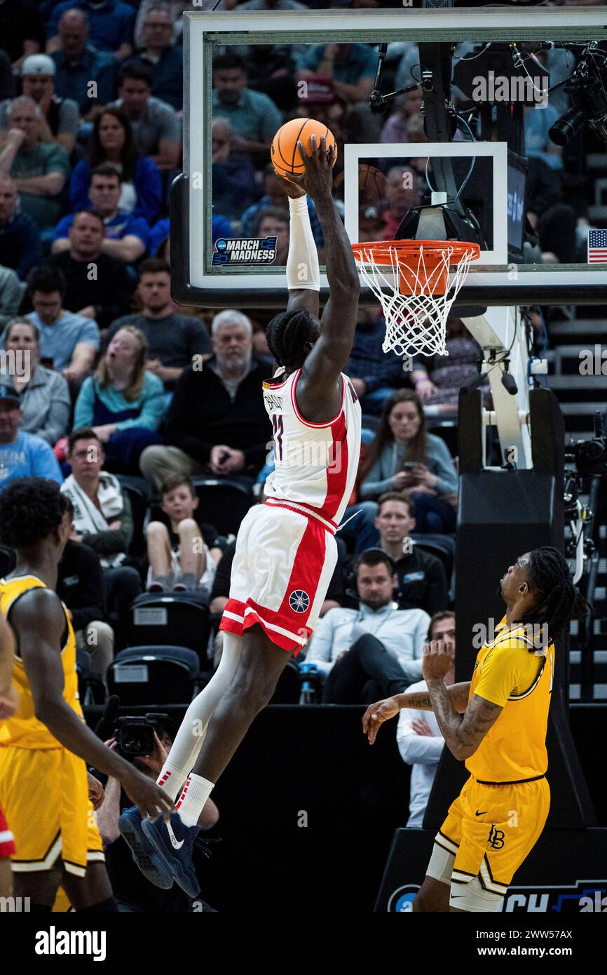 Arizona center Oumar Ballo (11) goes up for a dunk against Long Beach ...