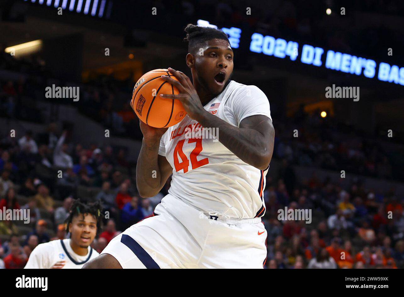 Illinois forward Dain Dainja (42) grabs a rebound in the second half of ...