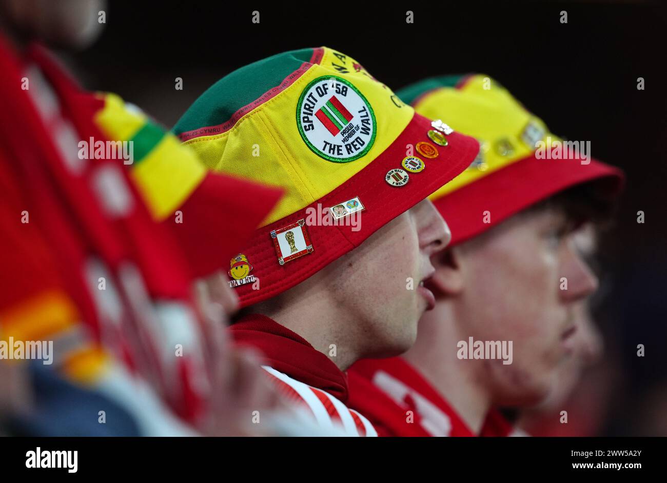 Wales football bucket hat hi-res stock photography and images - Alamy