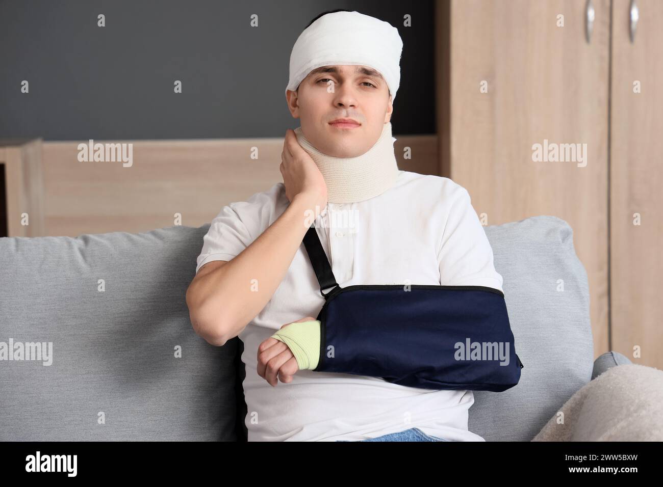 Man head injury after accident hi-res stock photography and images - Alamy
