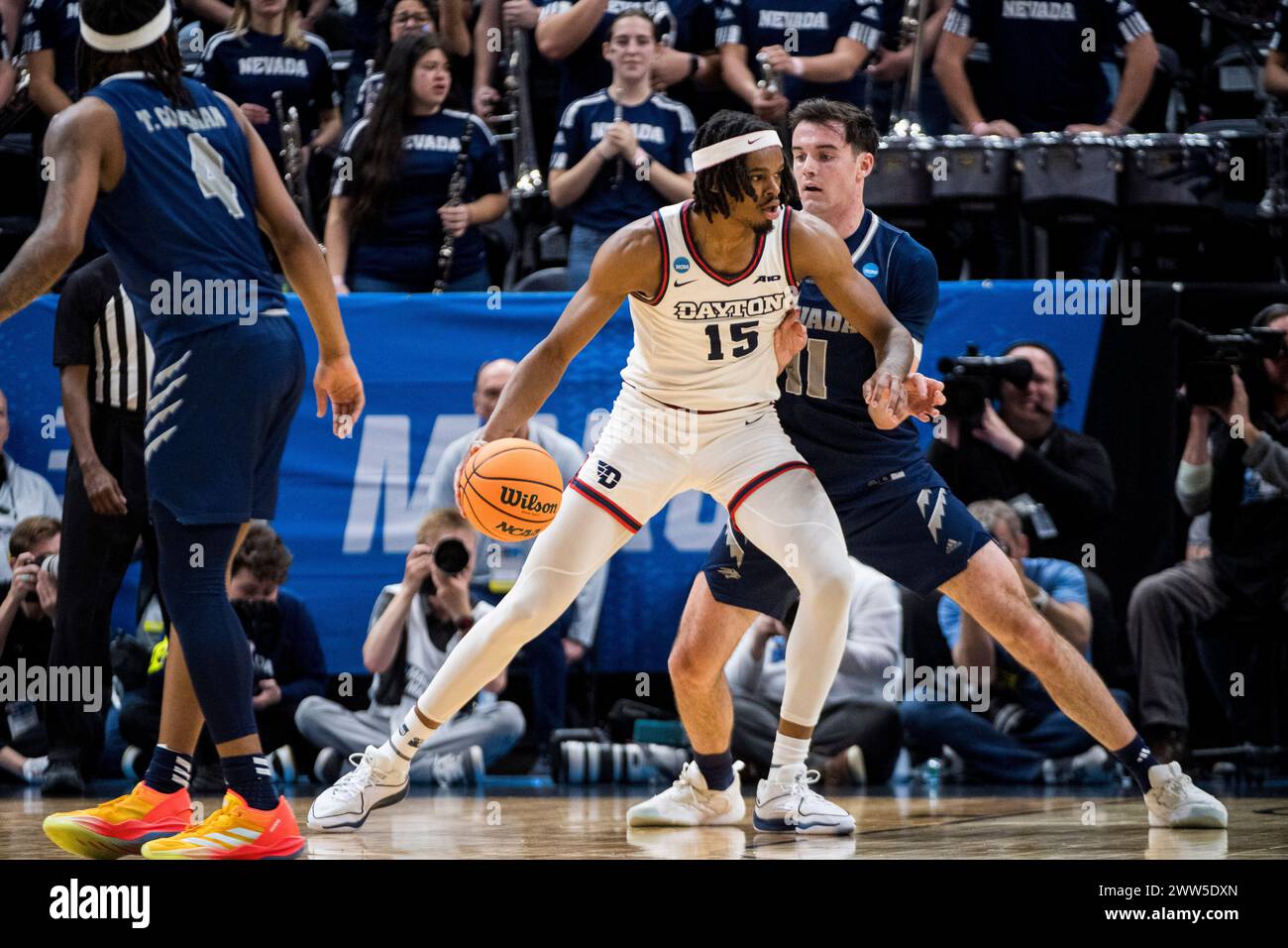 Dayton forward DaRon Holmes II (15) backs into Nevada forward Nick ...