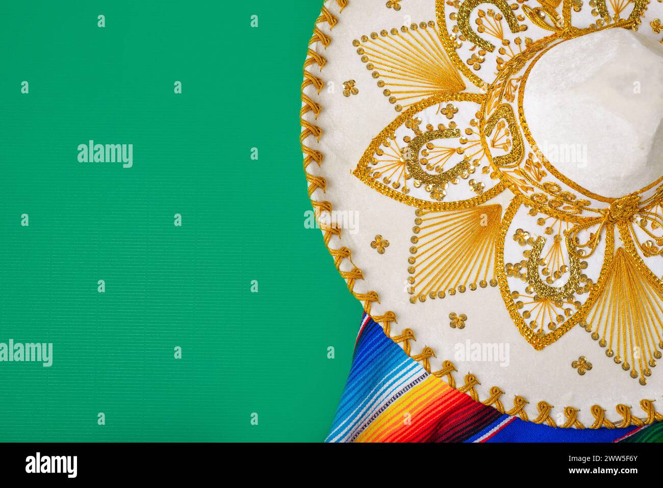 Mariachi hat and serape on green background. Mexican independence ...