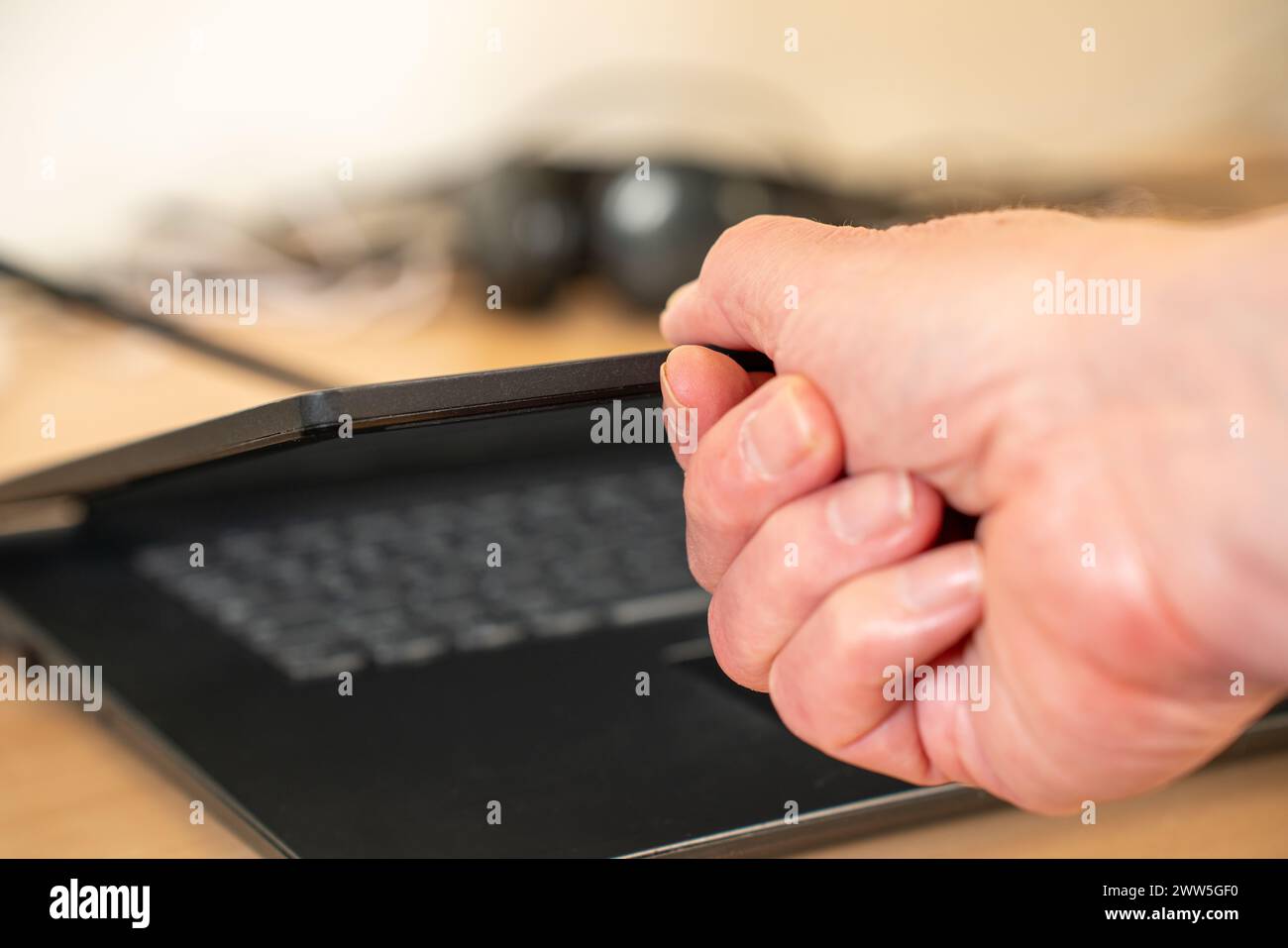 Closing computer lid hi-res stock photography and images - Alamy