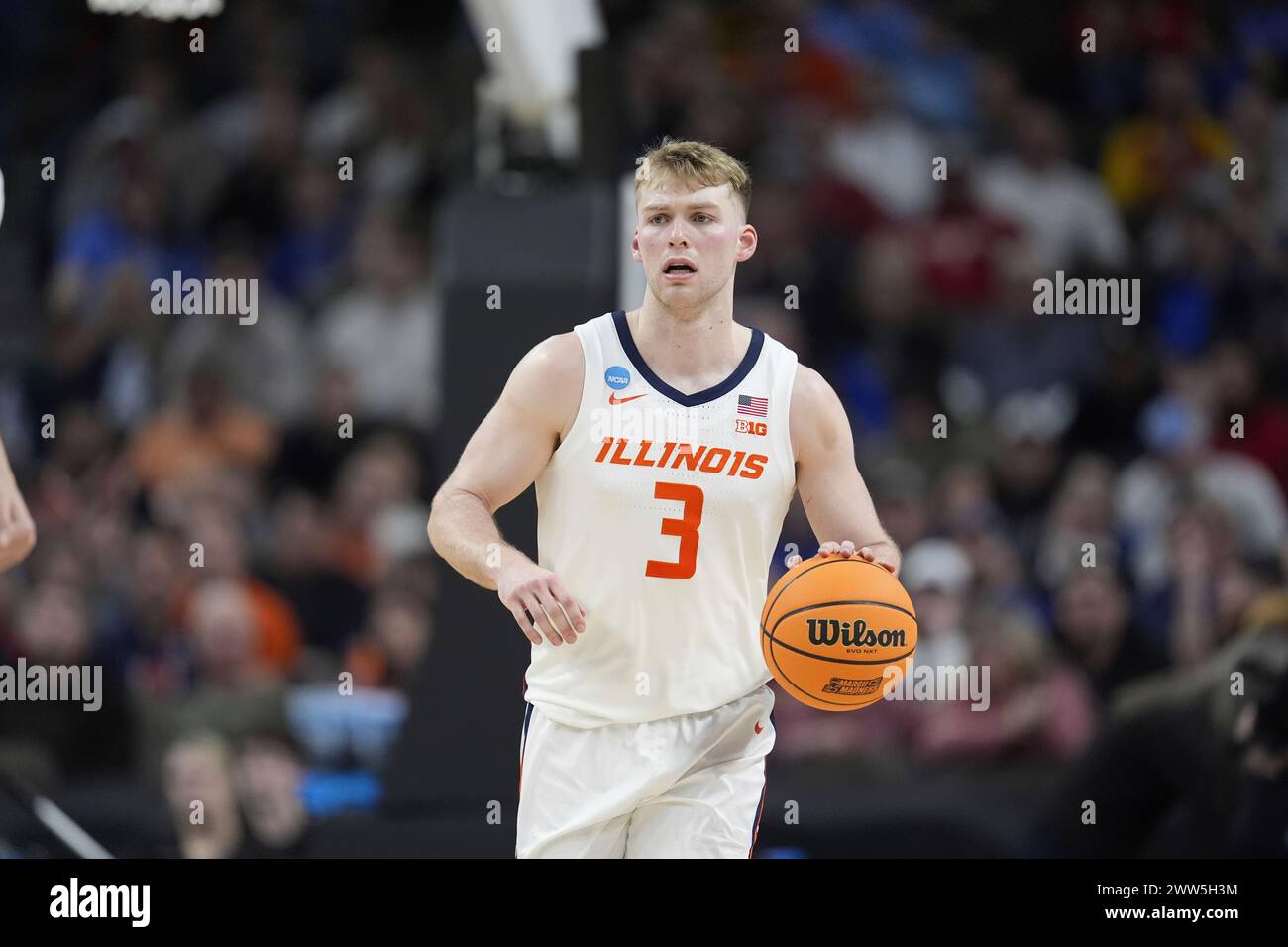 Illinois forward Marcus Domask (3) plays against Morehead State in the ...