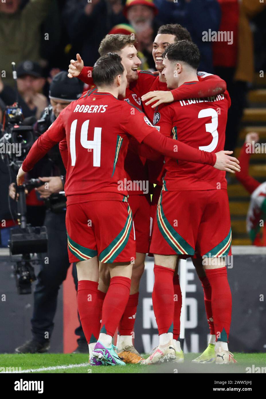 Cardiff, Wales, 21st March 2024. Brennan Johnson of Wales (r ...