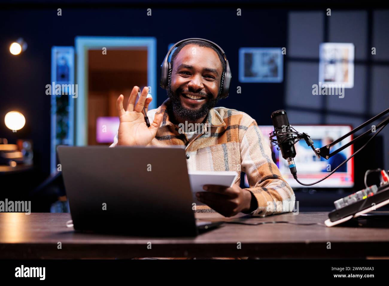 Intro tutorial hi-res stock photography and images - Alamy