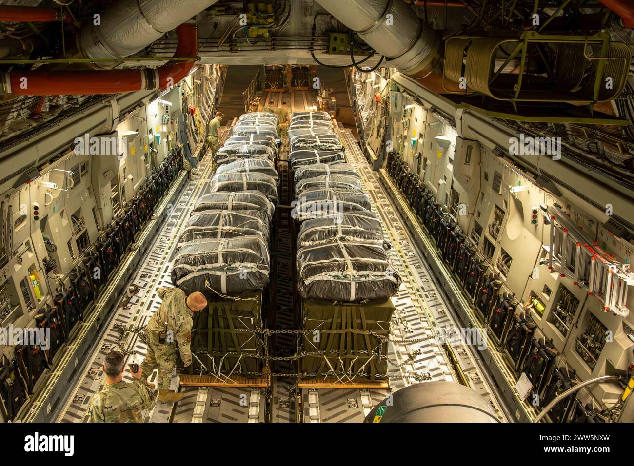 U.S. Army Soldiers assigned to the 165th Quartermaster Company ...