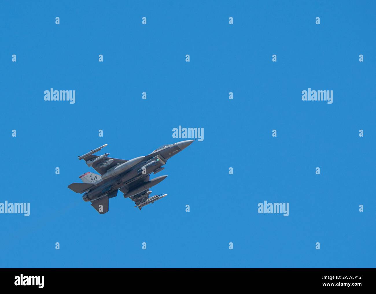 A U.S. Air Force F-16C Fighting Falcon assigned to the 77th Fighter ...