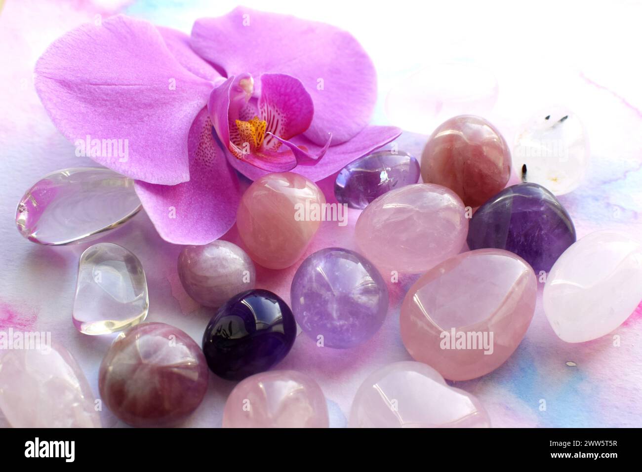 Healing crystals hi-res stock photography and images - Alamy