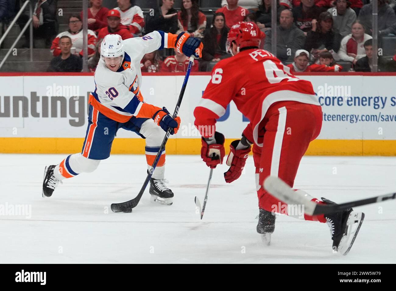 New York Islanders right wing Hudson Fasching (20) shoots on Detroit ...