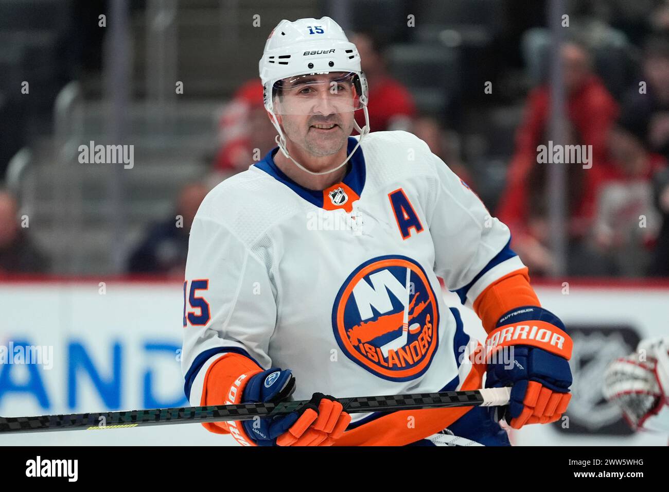 New York Islanders right wing Cal Clutterbuck (15) plays against the ...