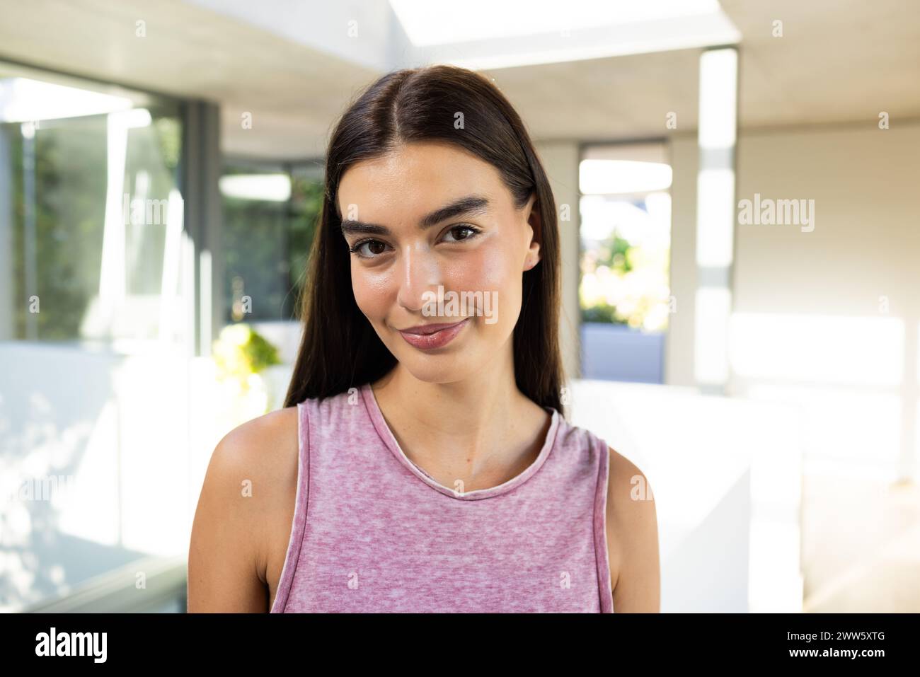 Caucasian brunette woman hi-res stock photography and images - Alamy
