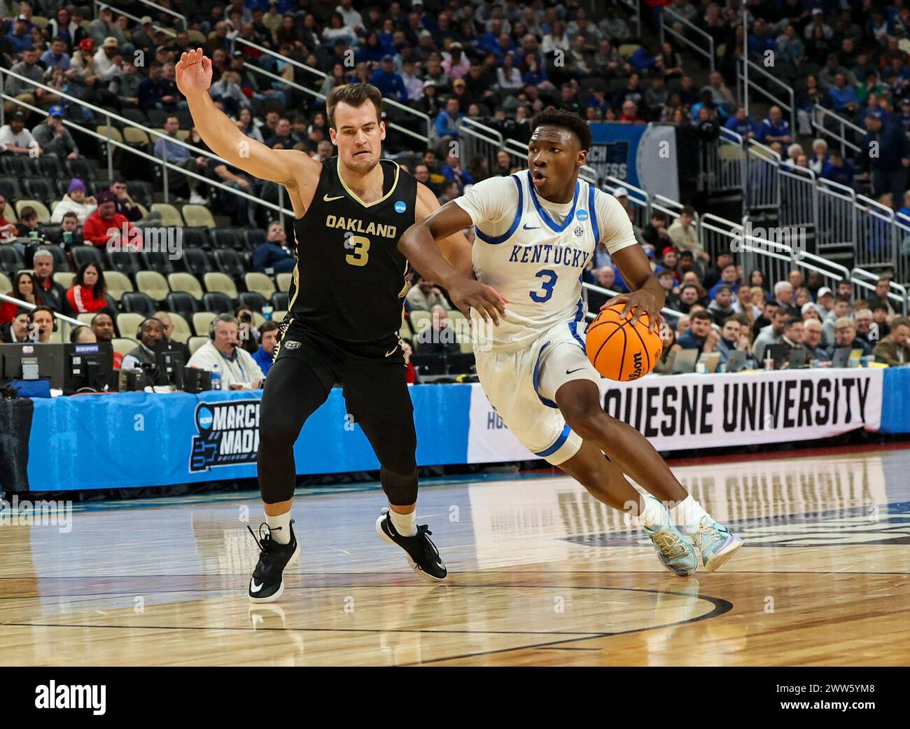 Pittsburgh, PA, USA. 21st Mar, 2024. Kentucky Wildcats guard Adou ...