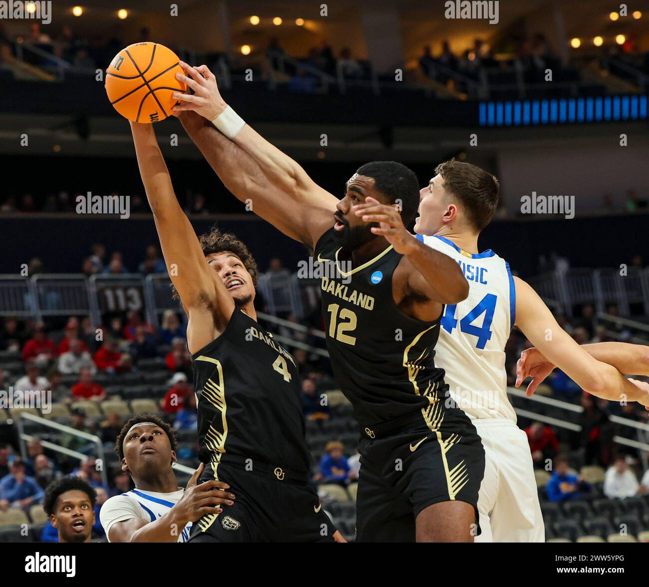 Pittsburgh, PA, USA. 21st Mar, 2024. Oakland Golden Grizzlies forward ...