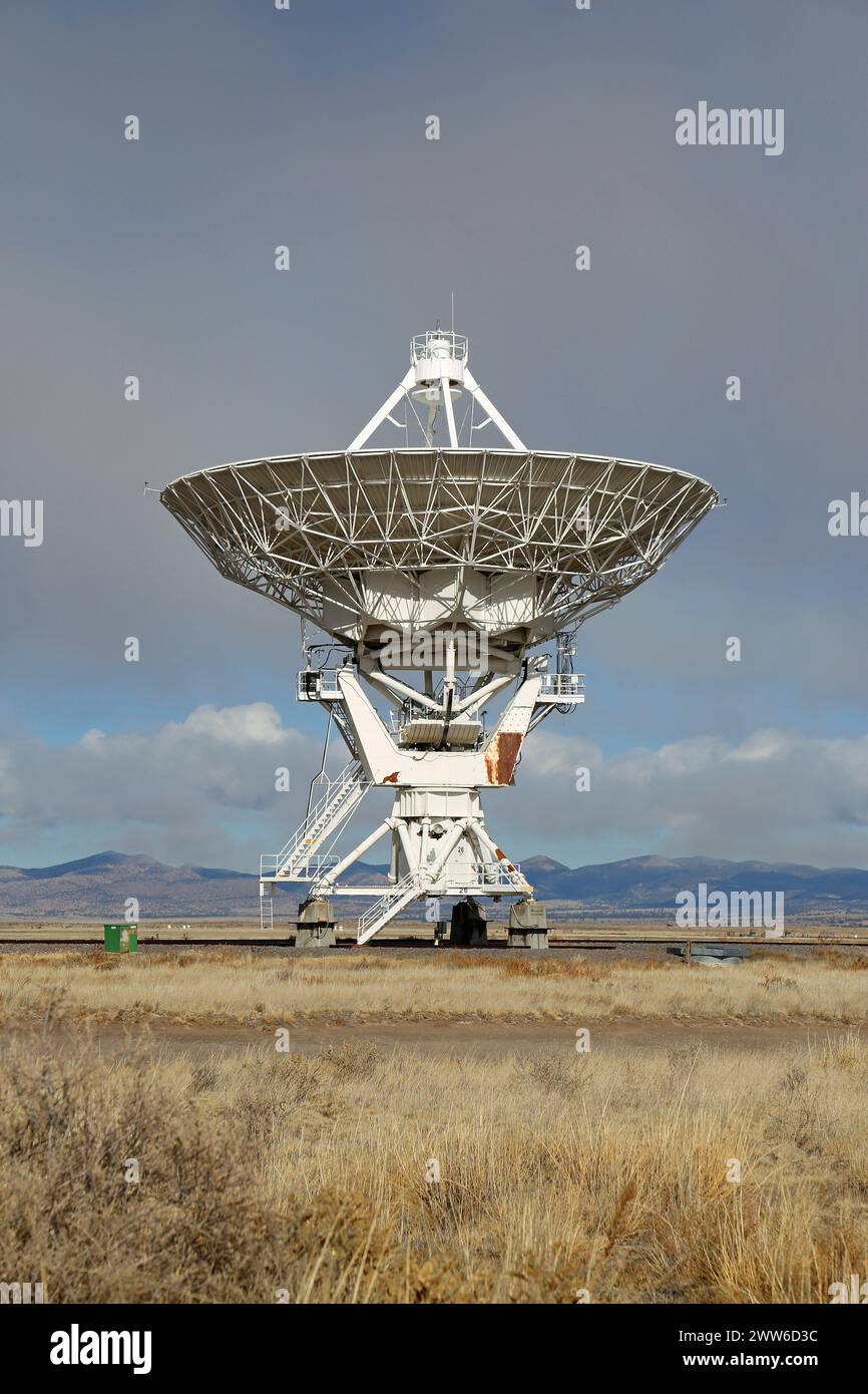 Radio telescope vertical - Very Large Array, New Mexico Stock Photo - Alamy