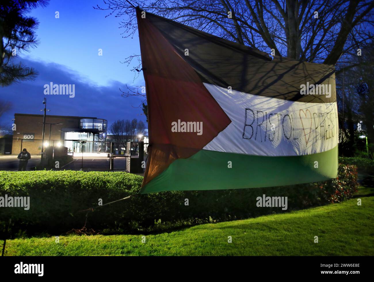 As night falls on the new camp a huge Palestinian flag flies over Elbit ...