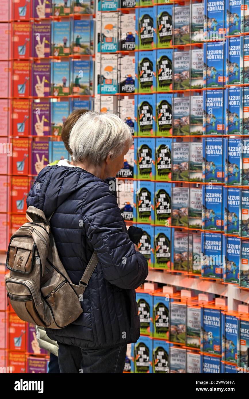 Leipziger Buchmesse 2024. Messebesucher auf der Leipziger Buchmesse am ...