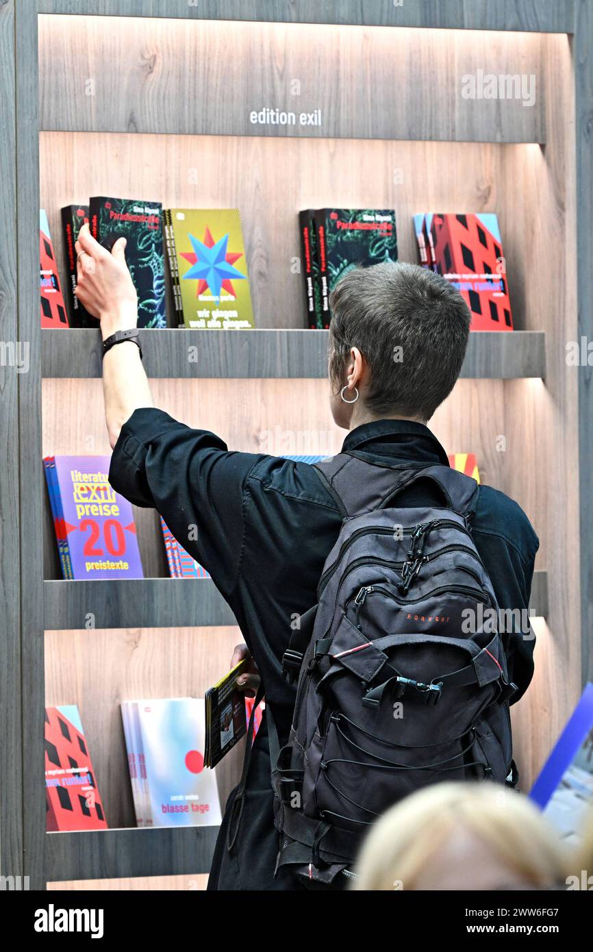 Leipziger Buchmesse 2024. Messebesucher auf der Leipziger Buchmesse am ...