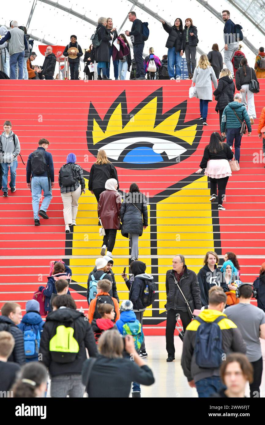 Leipziger Buchmesse 2024. Messebesucher auf der Leipziger Buchmesse am ...