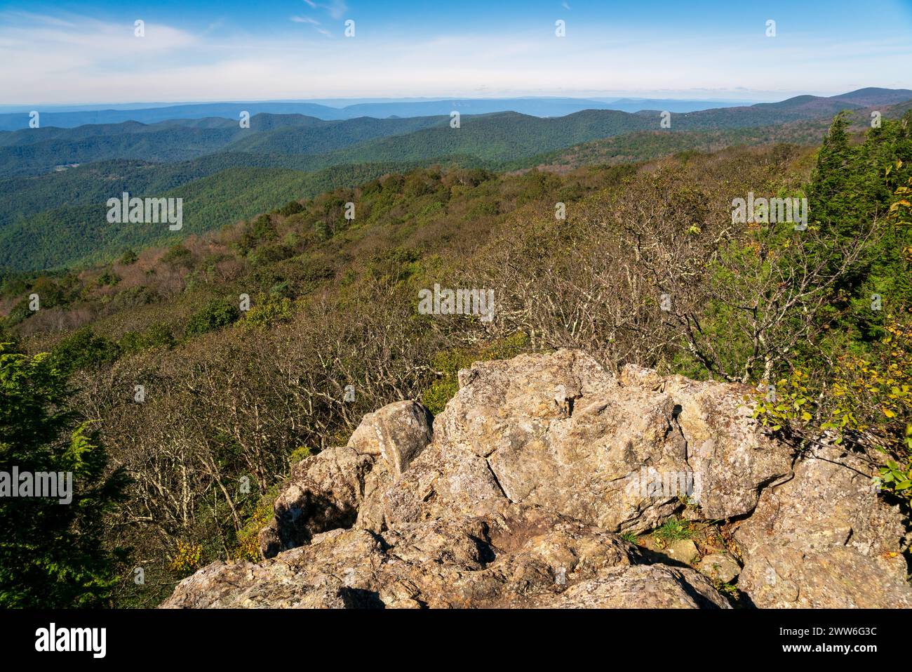 Bearfence Mountain Loop at Shenandoah National Park along the Blue ...