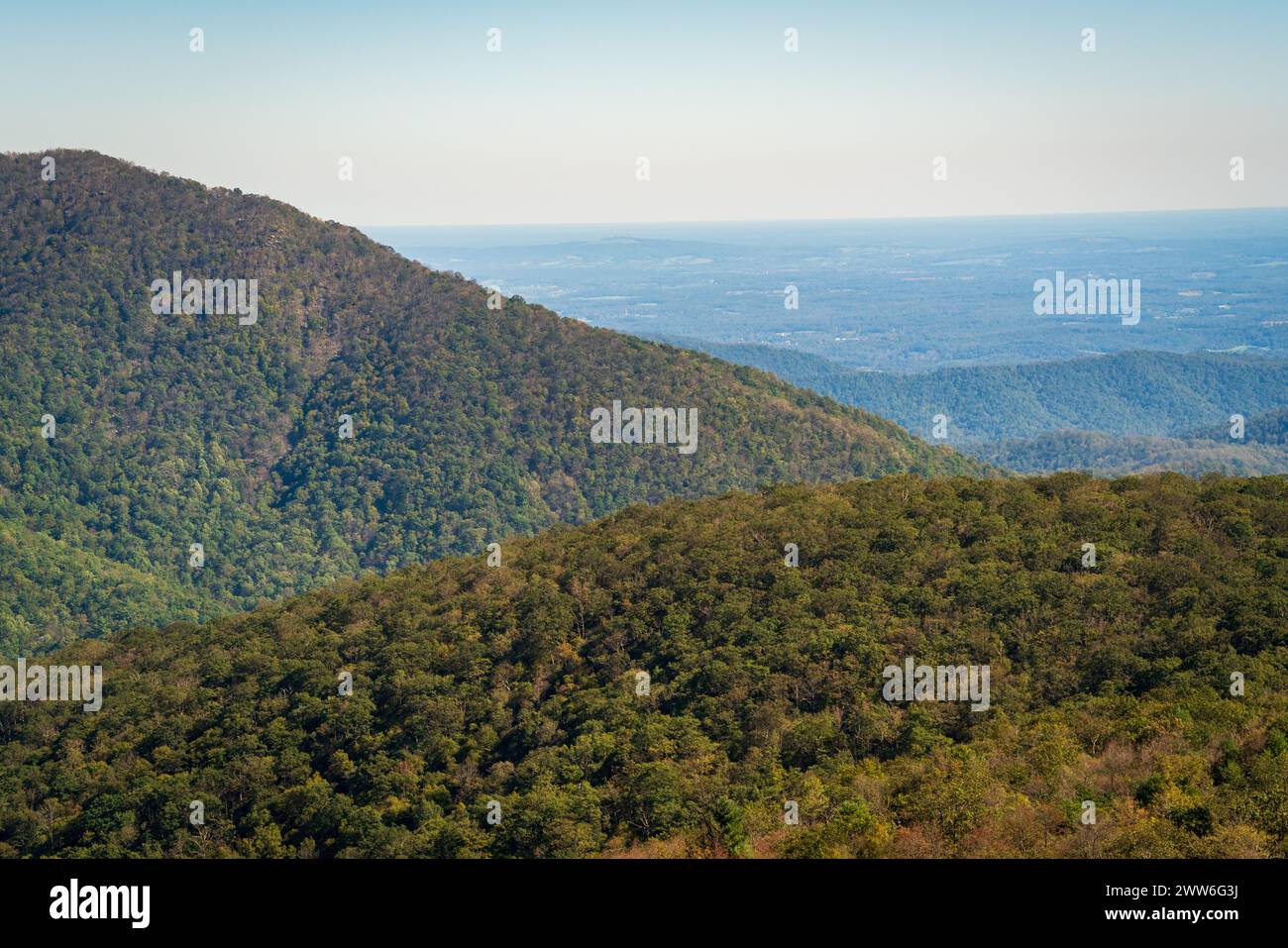 Bearfence Mountain Loop at Shenandoah National Park along the Blue ...