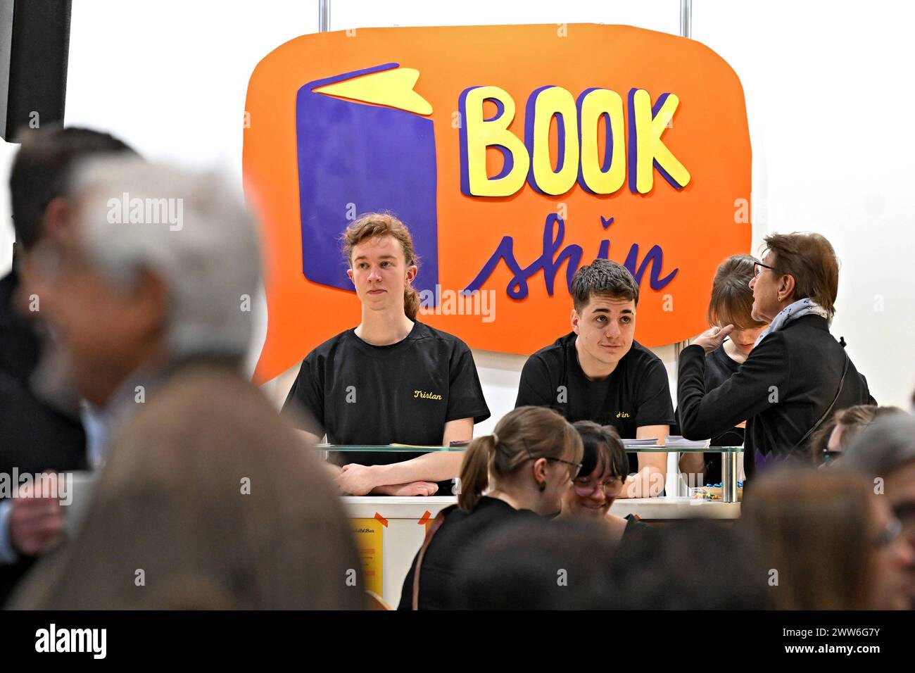 Leipziger Buchmesse 2024. Messebesucher auf der Leipziger Buchmesse am ...
