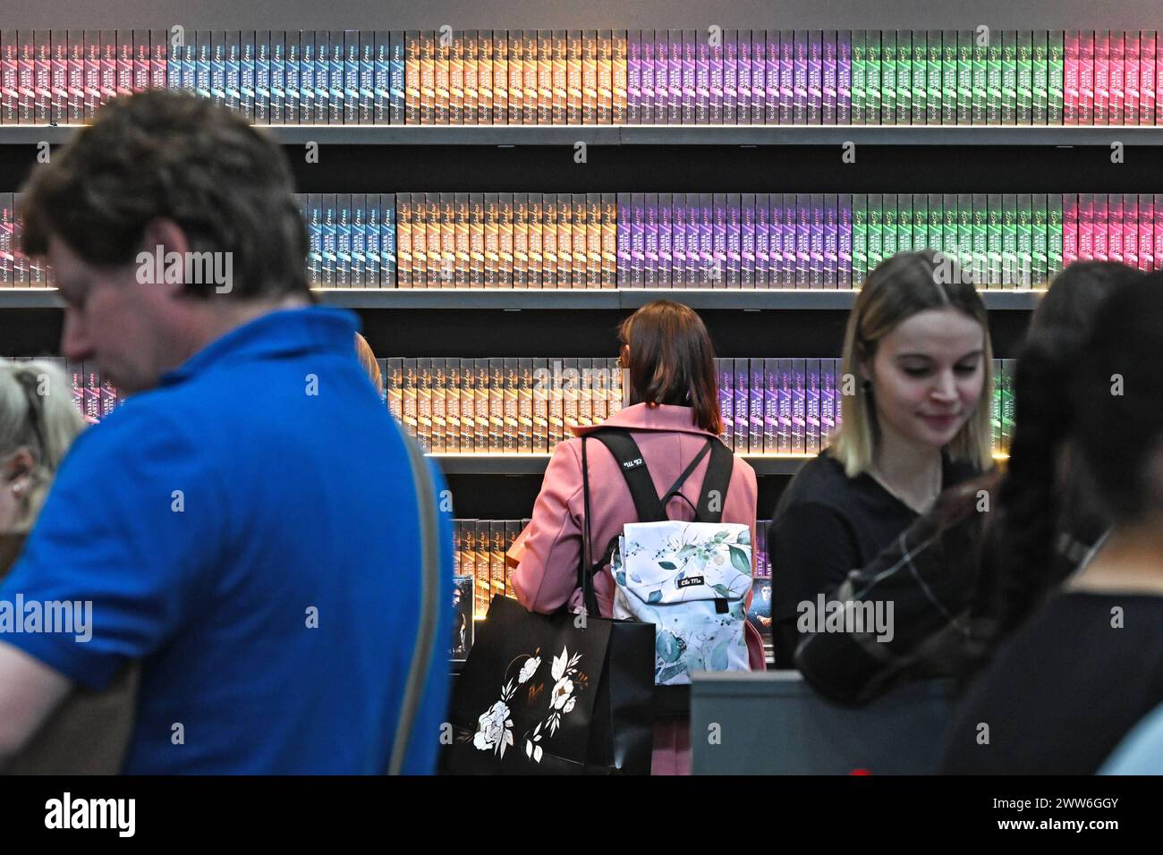 Leipziger Buchmesse 2024. Messebesucher auf der Leipziger Buchmesse am ...