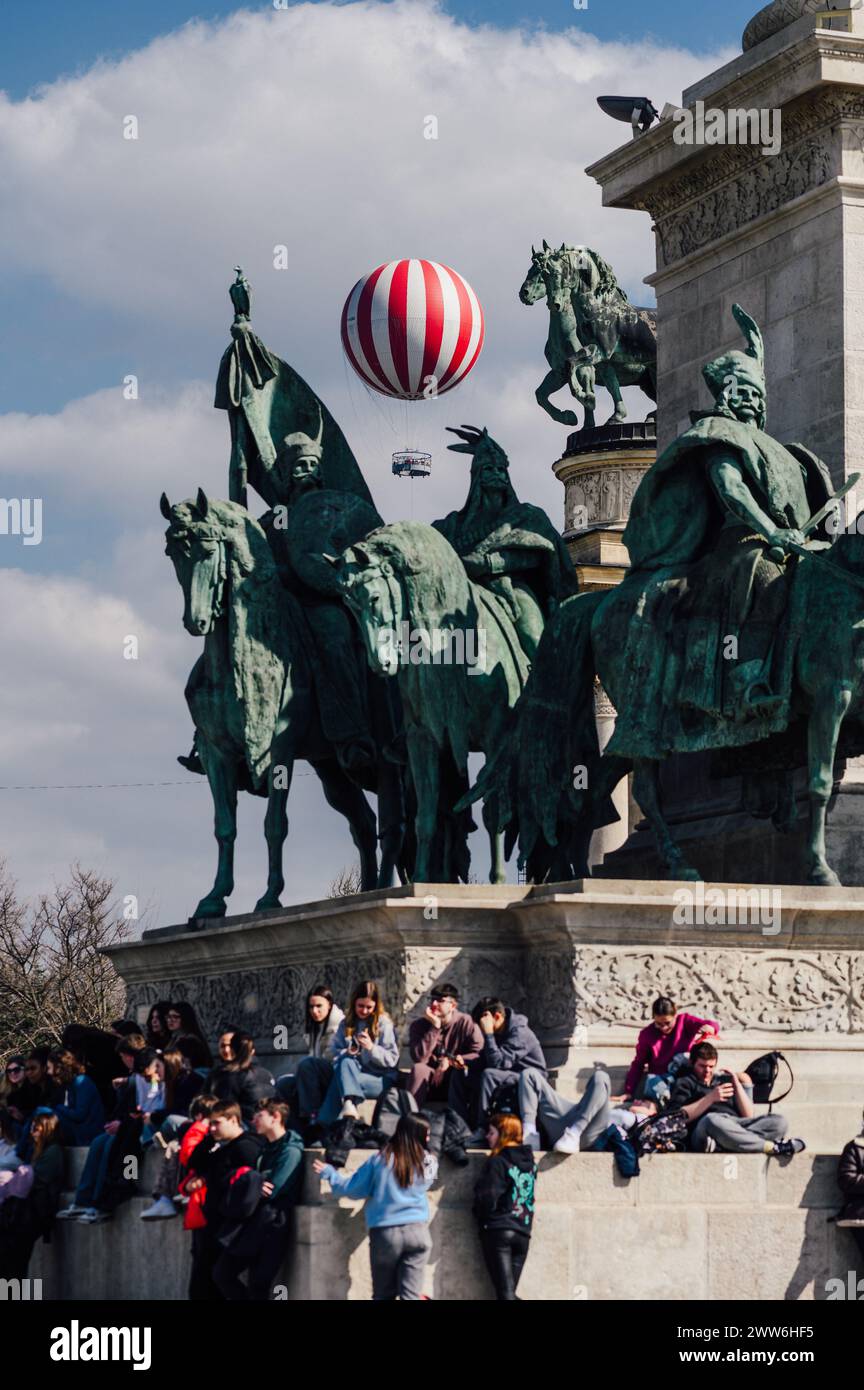 Sightseeing by hot air balloon hi-res stock photography and images - Alamy