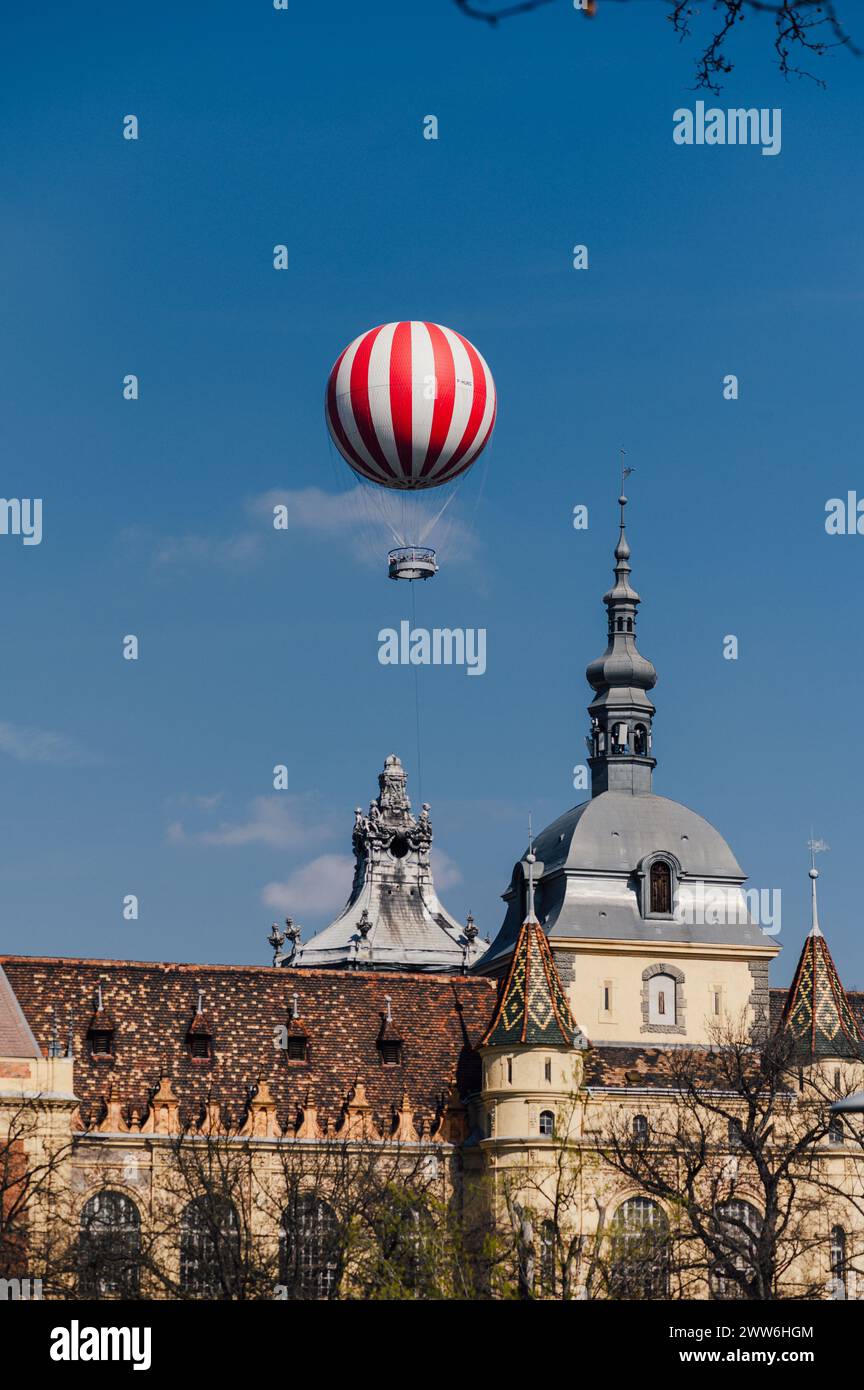 Sightseeing hot air balloon in Budapest Stock Photo - Alamy