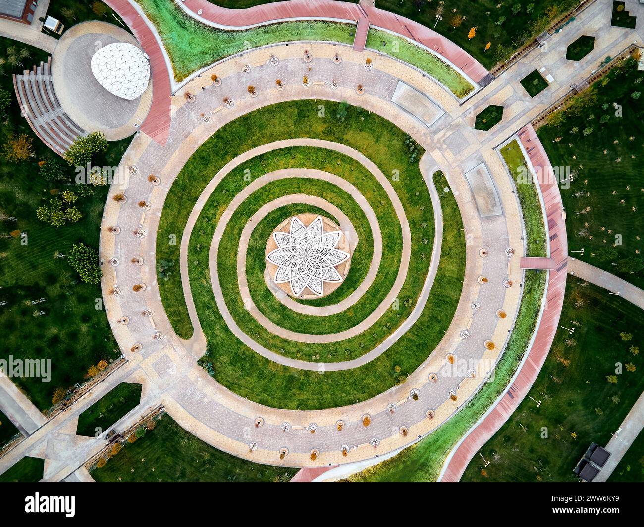 Spiral path hi-res stock photography and images - Alamy