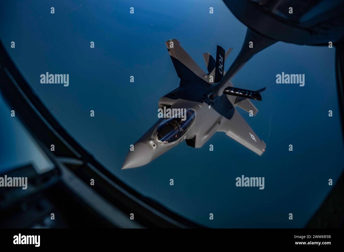 A U.S. Air Force F-35 Lightning II from the 48th Fighter Wing, Royal ...