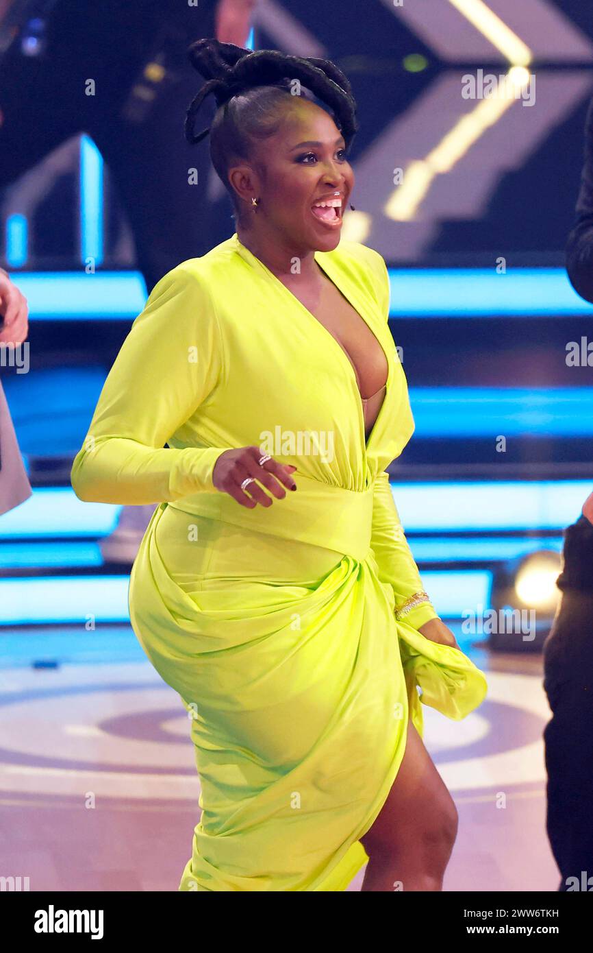 Jurorin Motsi Mabuse in der zweiten Live-Show bei der 17. Staffel der ...