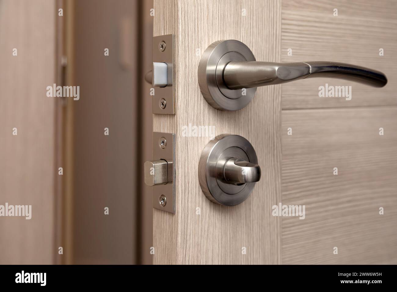Installing a new door handle, closeup shot Stock Photo - Alamy