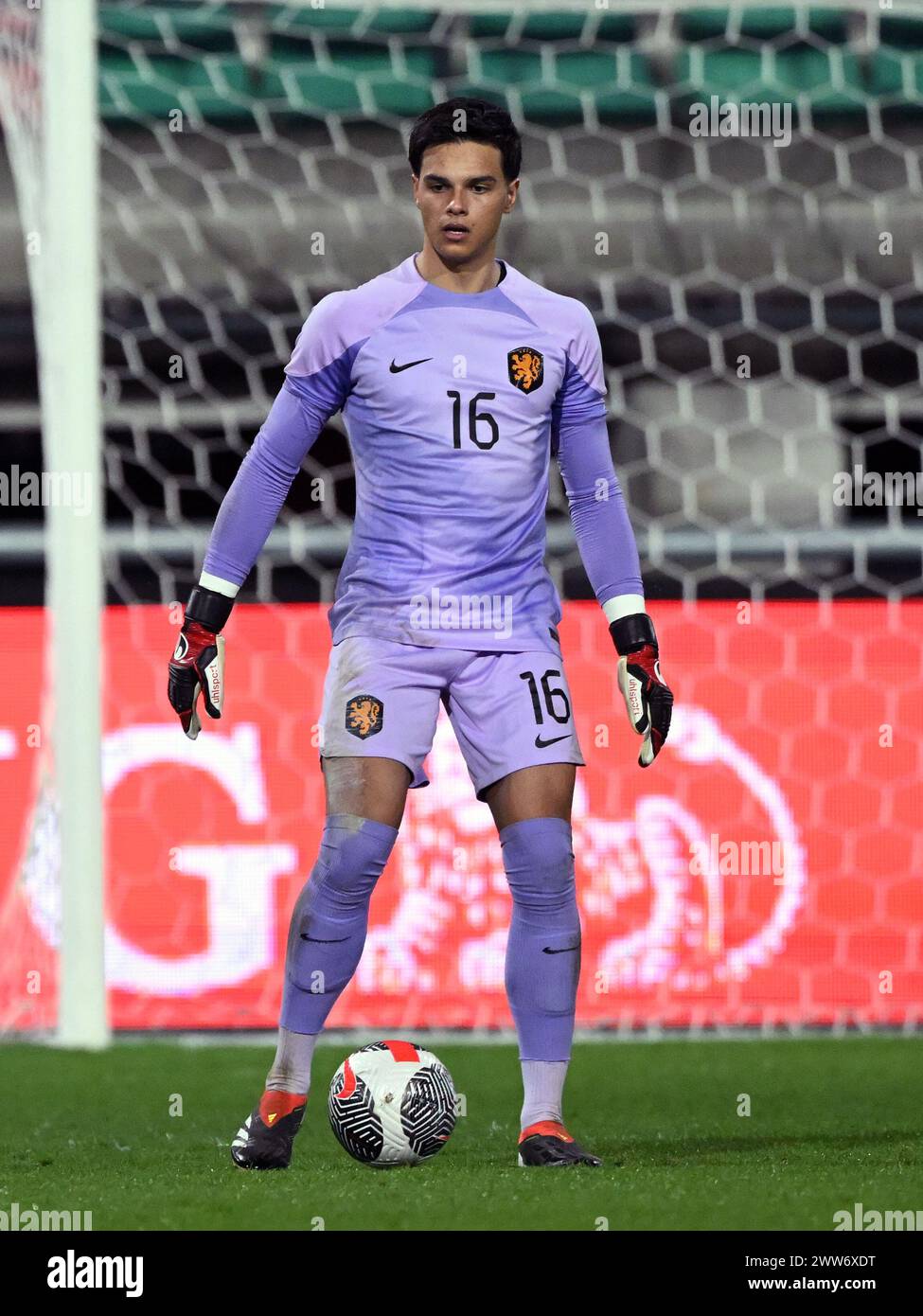 NIJMEGEN - Holland U21 goalkeeper Dani van den Heuvel during the ...