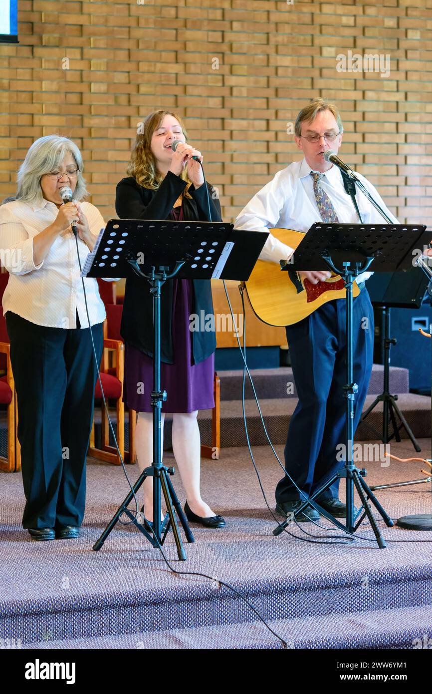 Praising god hi-res stock photography and images - Alamy