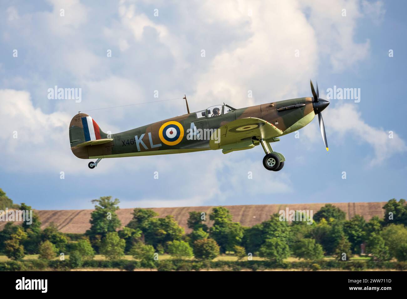 Supermarine Spitfire Mk 1a X4650 (G-CGUK) takes off at Duxford Battle ...