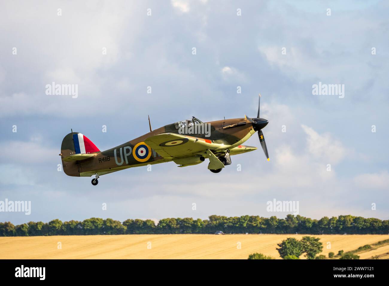 Hawker Hurricane Mk1b R4118 (G-HUPW) takes off at Duxford Battle of ...