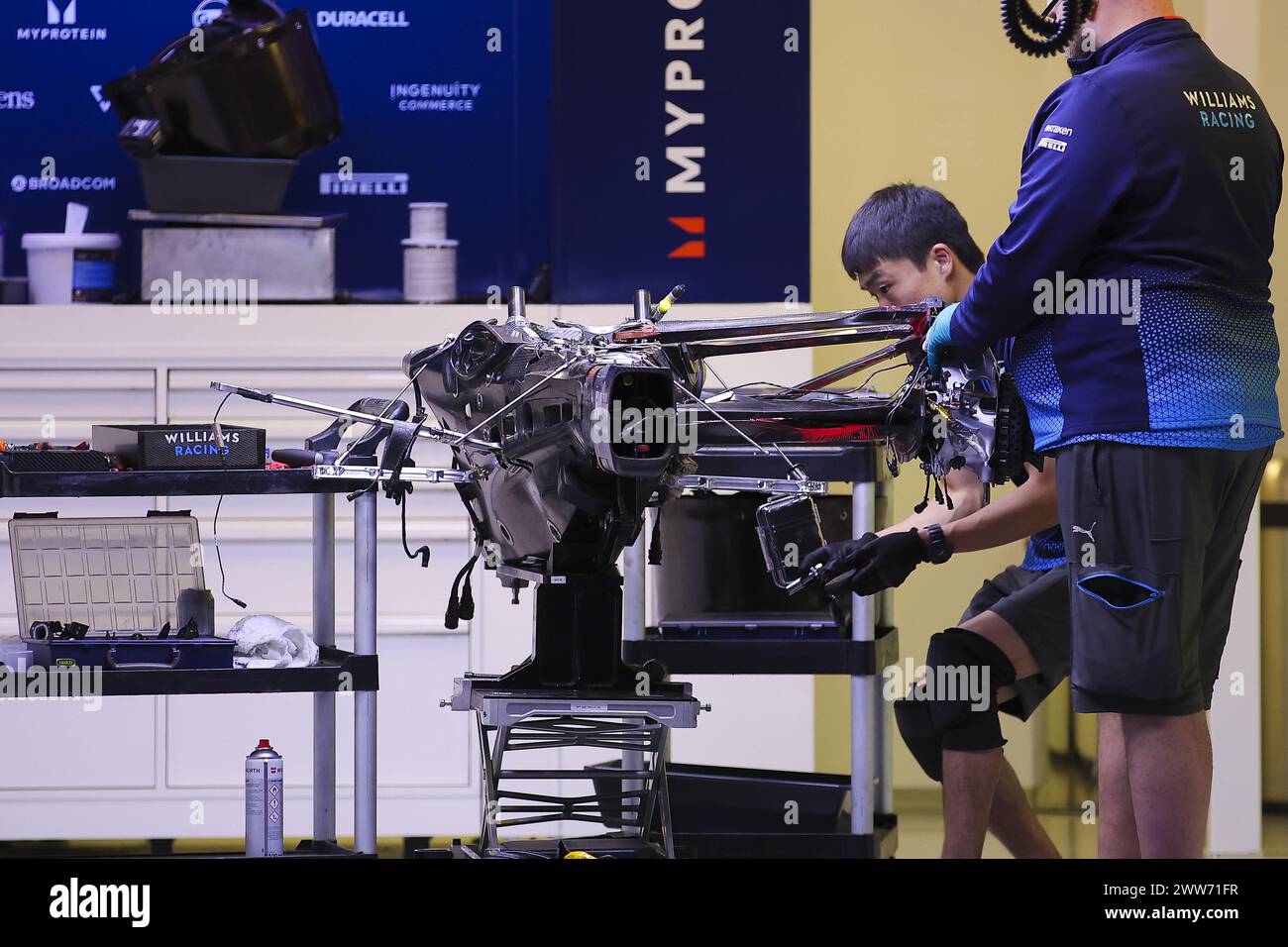 Williams Racing FW46, mechanical detail of the Mercedes gear box during ...