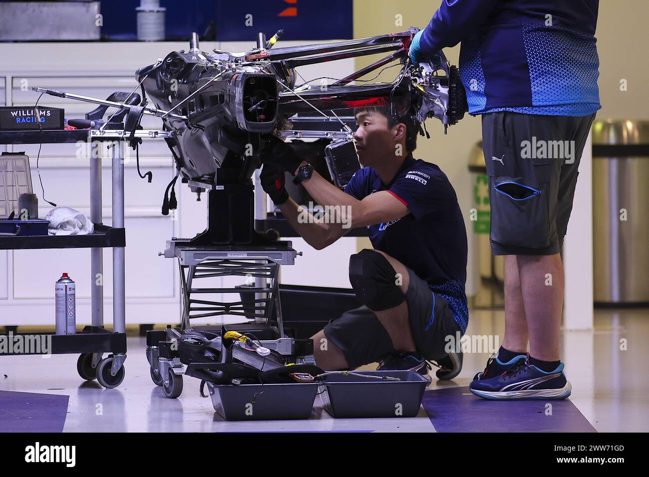 Williams Racing FW46, mechanical detail of the Mercedes gear box during ...