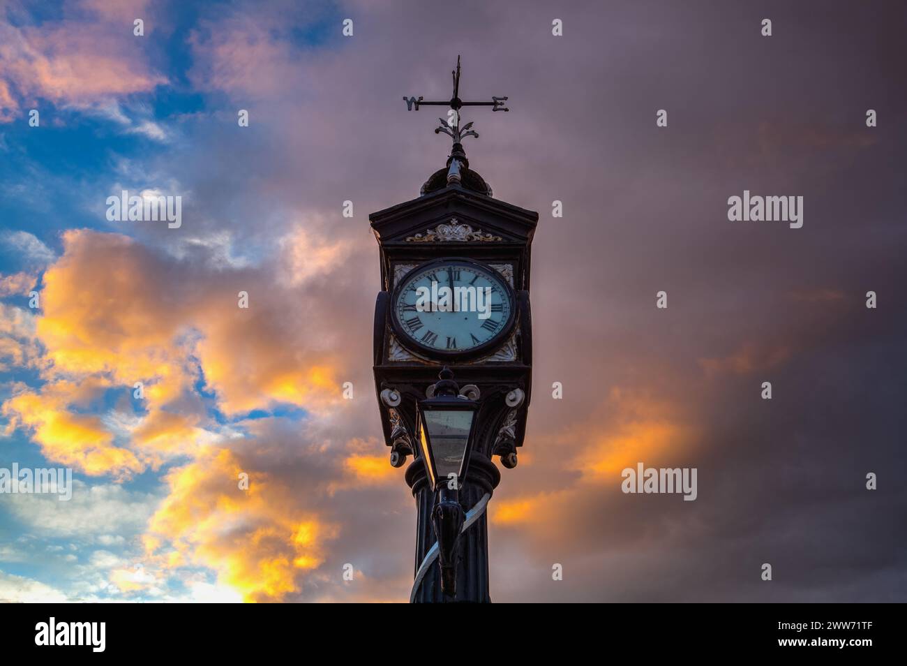 Sir fowler hi-res stock photography and images - Alamy