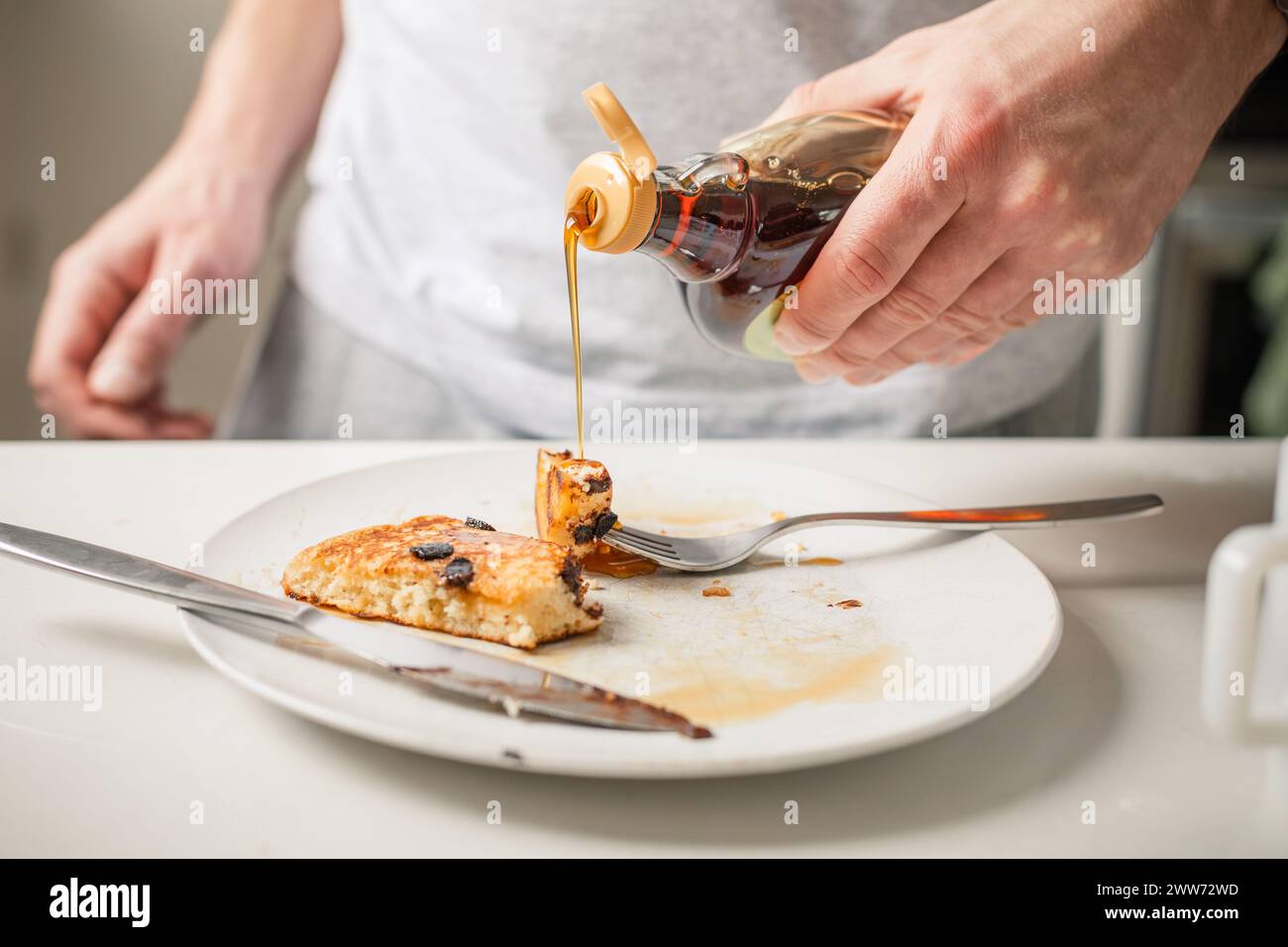 Pouring maple hi-res stock photography and images - Alamy